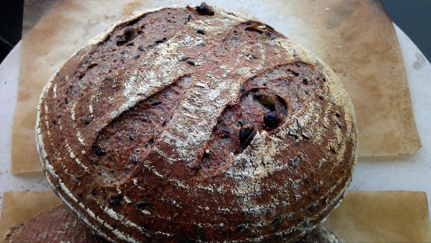 Bukë e Zezë, Pa Ngjyrues Artificialë – Në Formë